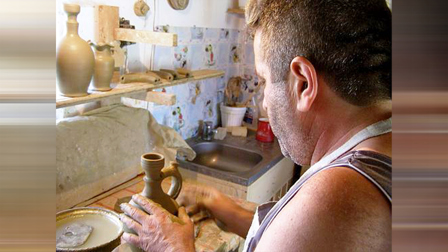 Ceramica de Horezu – vase spectaculoase realizate cu tehnici vechi de ...