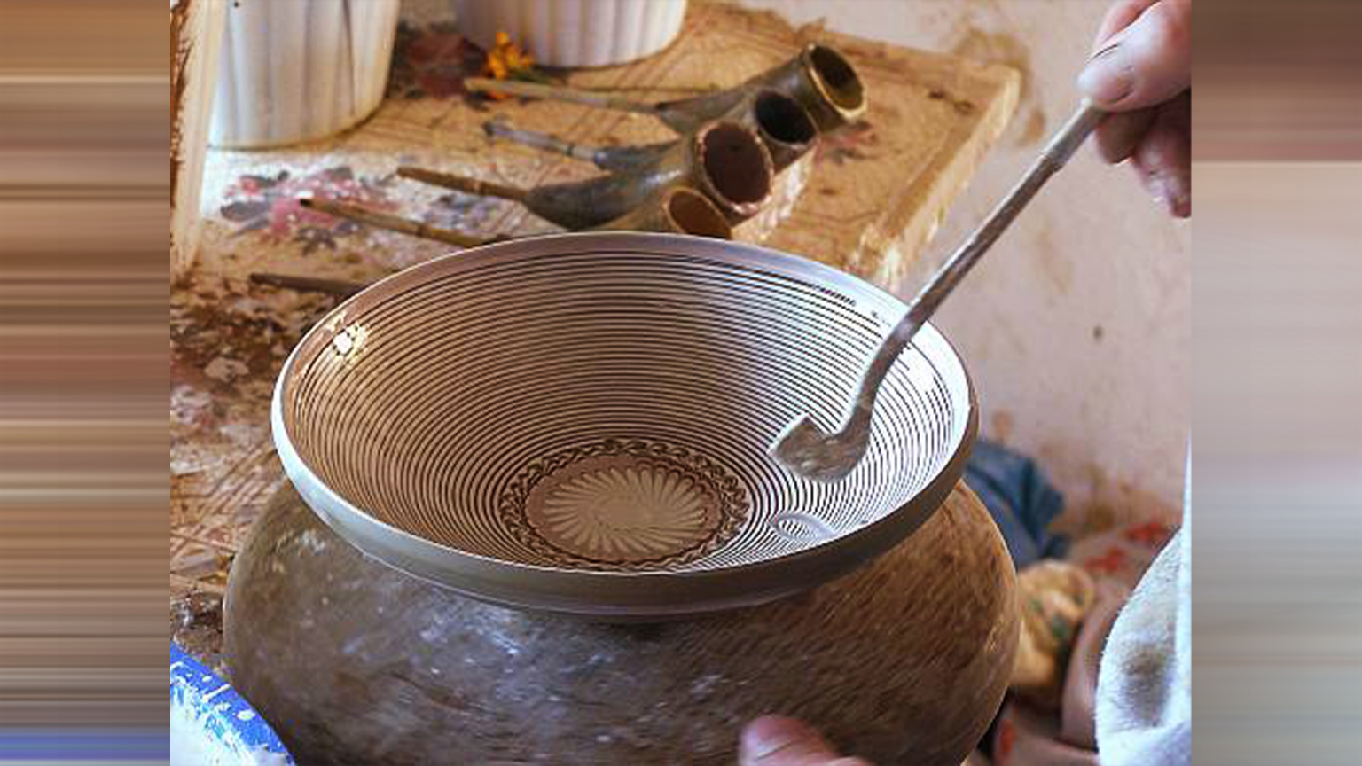 Ceramica de Horezu – vase spectaculoase realizate cu tehnici vechi de ...